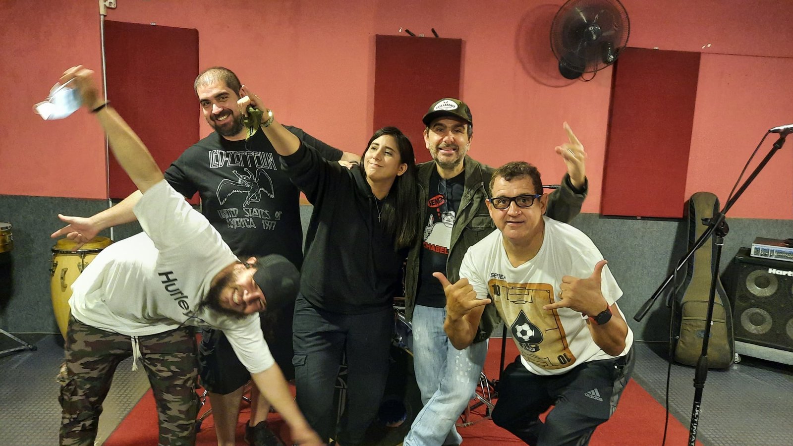 Vuelven rebeldes, extravagantes y desvergonzados: Los Chabelos en vivo ...